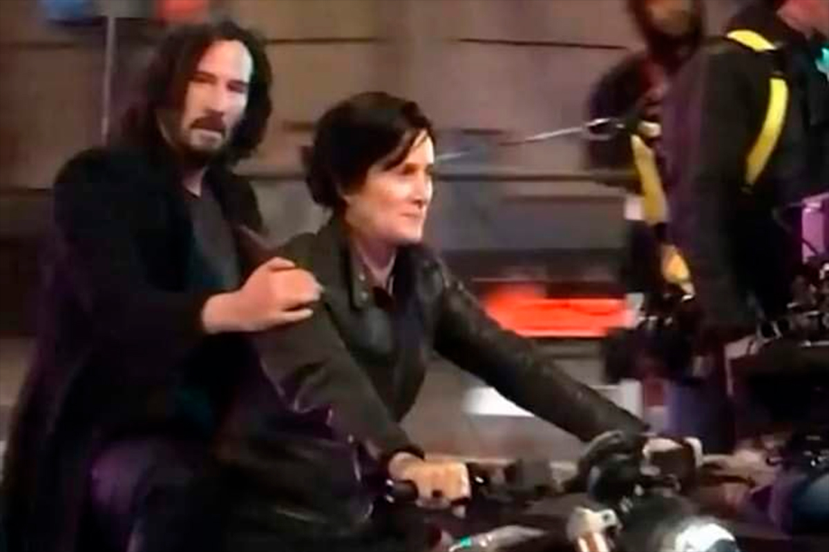 Neo y Trinity han regresado: Aquí tienes el primer tráiler de The ...